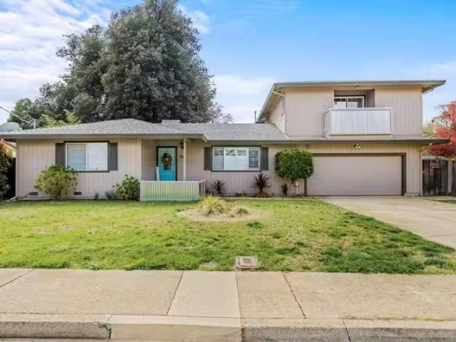 720 Lakeview Drive, Redding, CA 96001 650468622