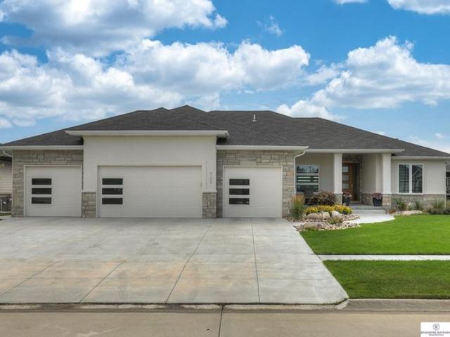 720 N 100th St, Lincoln, NE 68527