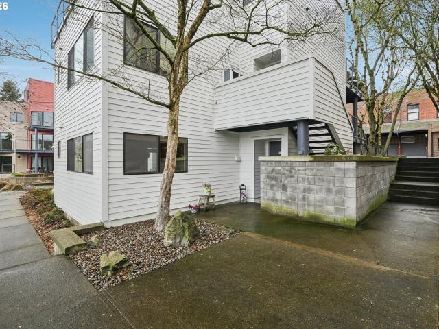 720 NW Naito Pkwy, Unit D24, Portland, OR 97209 | MLS #144520