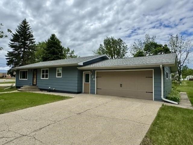 720 S Main St, Stanley, ND 58784