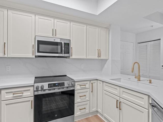 720 S Sapodilla Ave Apt 106, West Palm Beach, FL 33401
