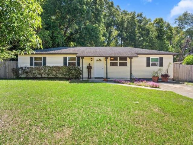 720 Stanley Ave, Wildwood, FL 34785