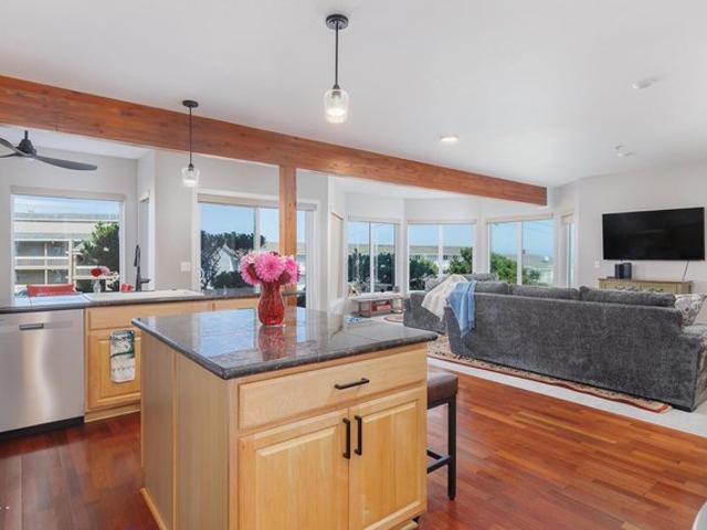 720 SW 6th St Unit 101, Newport, OR 97365