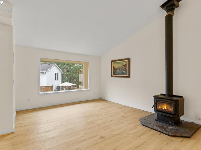 720 sw pioneer ct