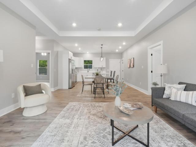 720 W Henderson Drive