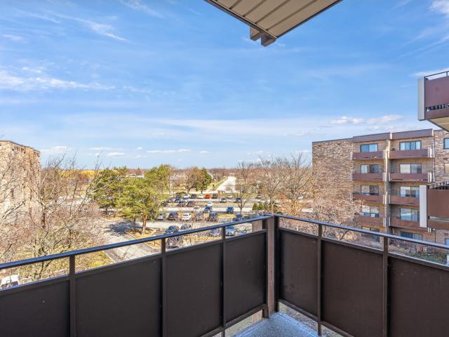 720 Wellington Ave, Unit 405, Elk Grove Village, IL 60007 | Compass