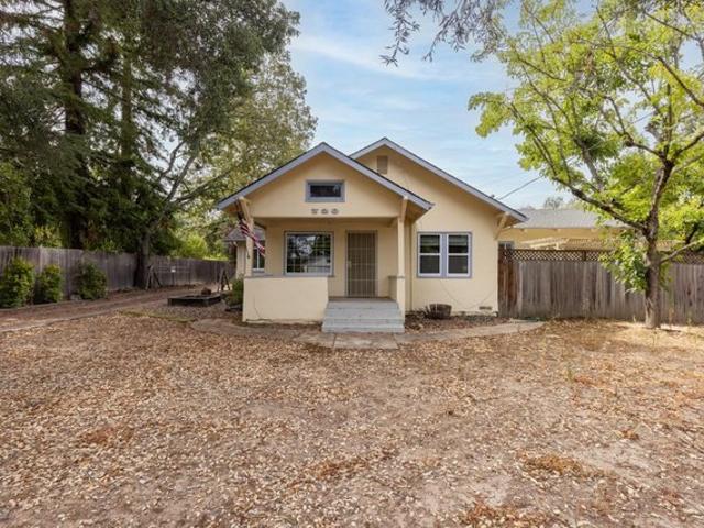 720 Windsor River Rd, Windsor, CA 95492