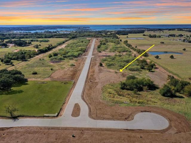 720 Vest Ln, Pilot Point, TX 76258