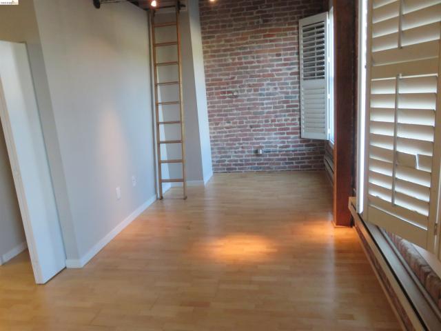720 York St 212