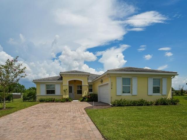7214 NW Farnsworth Cir, Port Saint Lucie, FL 34987