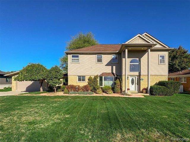 7214 Cardinal St, Clay Township, MI 48001