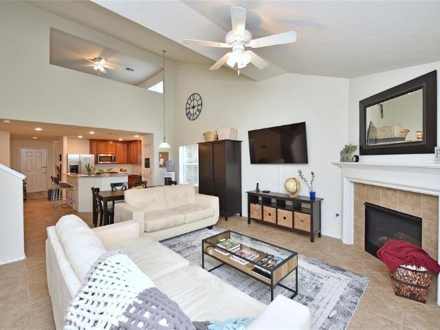 7215 Ravenswood