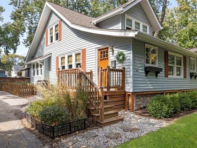 7216 Booth St, Prairie Village, KS 66208
