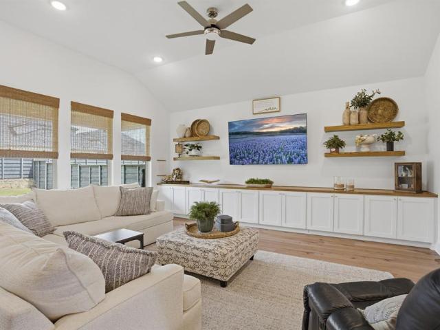 7216 Dragonfly Lane