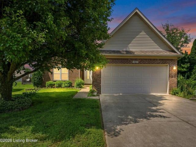 7217 Meadow Ridge Dr, Louisville, KY 40218