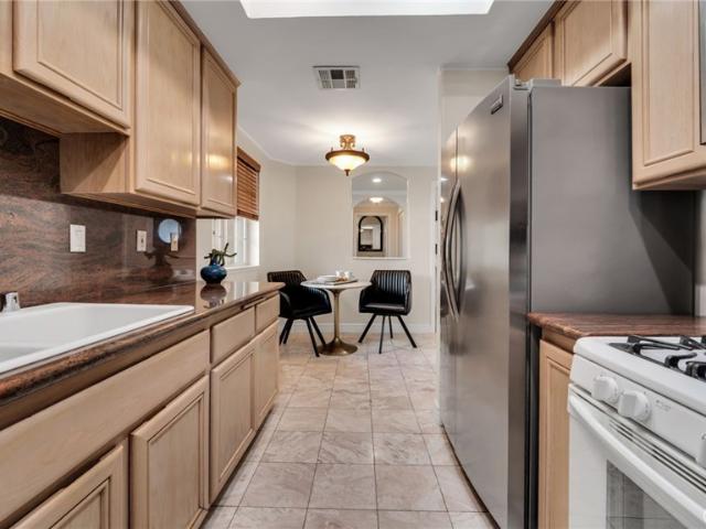 7218 Hillside Ave, Unit 202, Los Angeles, CA 90046 | MLS #SB26029