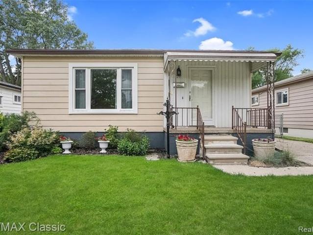 7218 Sterling, Center Line, MI 48015