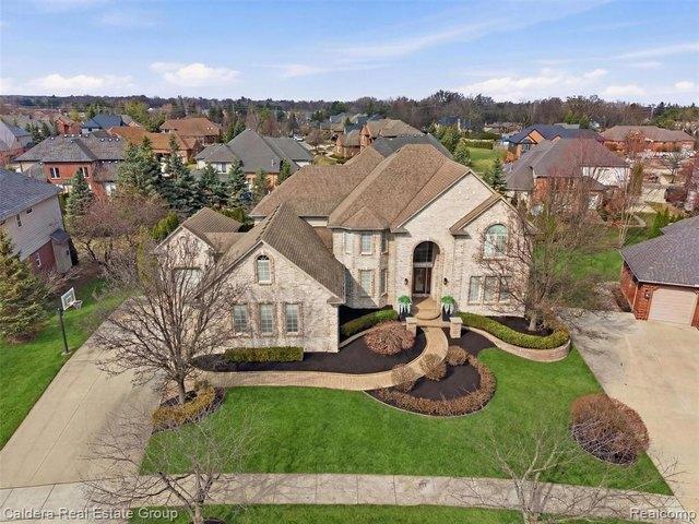 7219 Vista Dr, Shelby Township, MI 48316