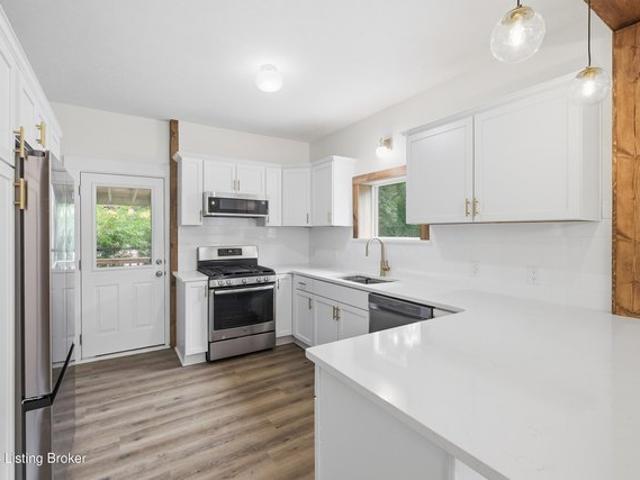 7210 Vaughn Mill Rd, Louisville, KY 40228