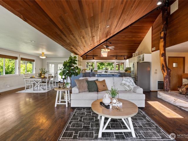 7211 E Grapeview Loop