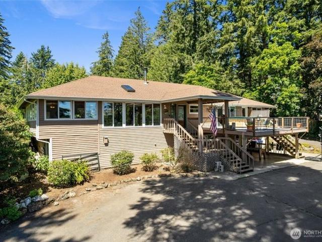 7211 E Grapeview Loop Rd, Allyn, WA 98524