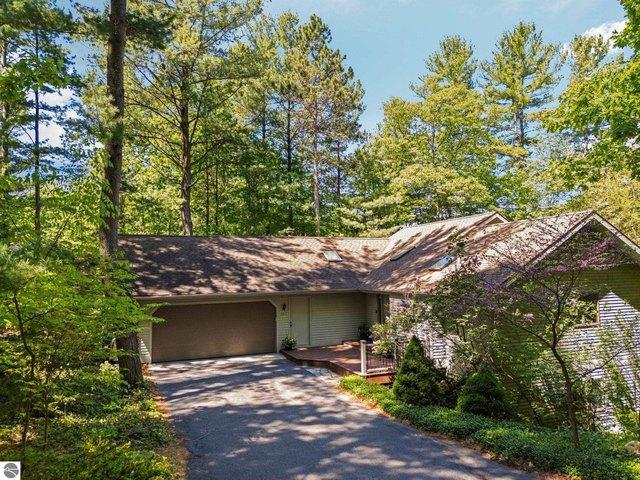 7211 Logan Ln, Traverse City, MI 49686
