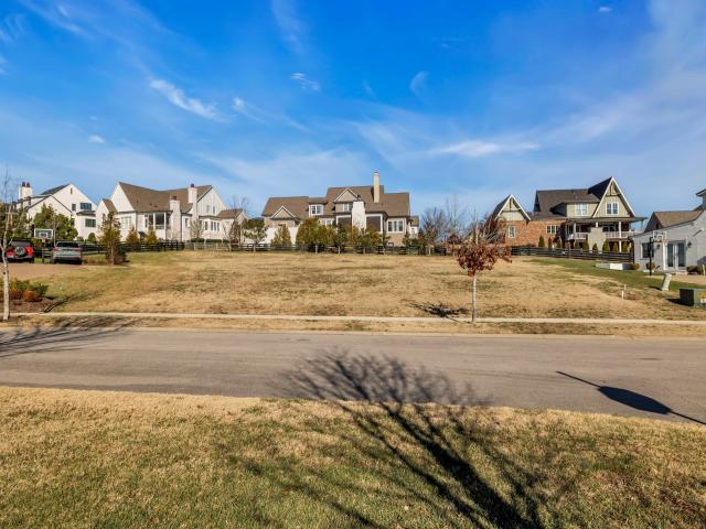 7211 Shagbark Ln