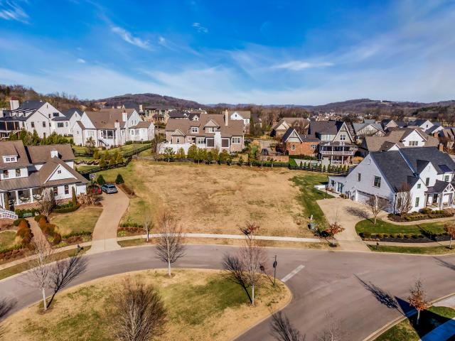 7211 Shagbark Ln