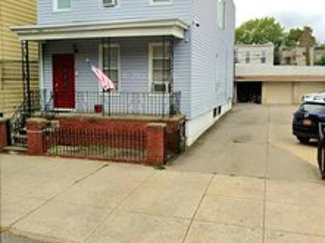 7212 66th Pl, Glendale, NY 11385