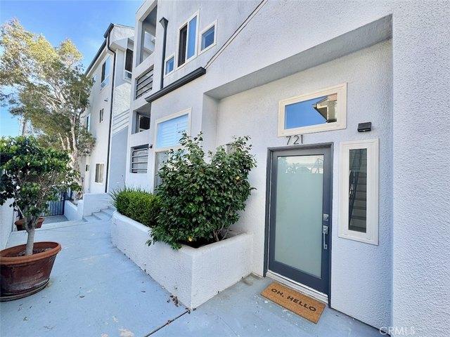 721 3rd St, Hermosa Beach, CA 90254