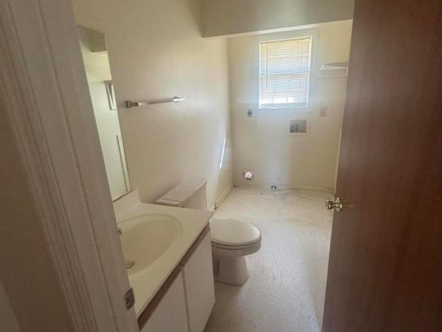 721 Carolina 24 Business