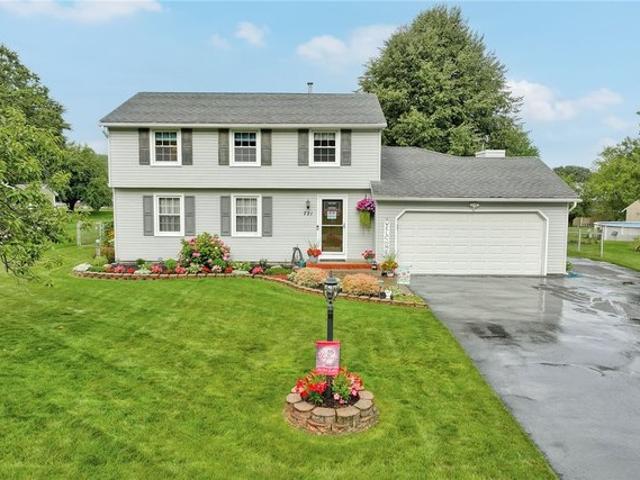 721 Close Cir, Webster, NY 14580