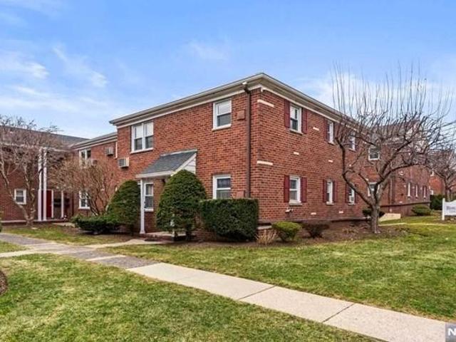 721 Broad Ave, Ridgefield, NJ 07657