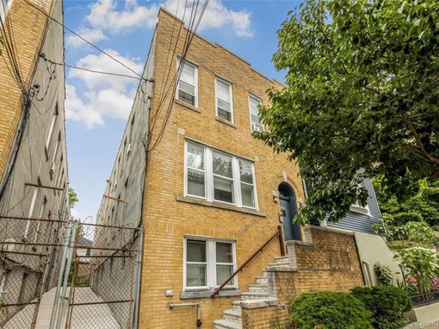 721 E 242nd St, Bronx, NY 10470