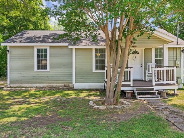 721 E Pine St, Seguin, TX 78155