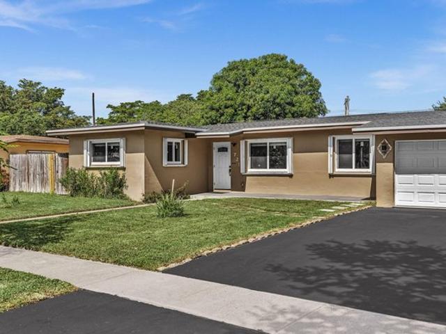 721 Fairway Dr, Plantation, FL 33317