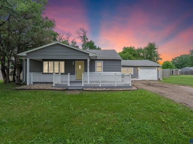 721 S Elm St, Lennox, SD 57039