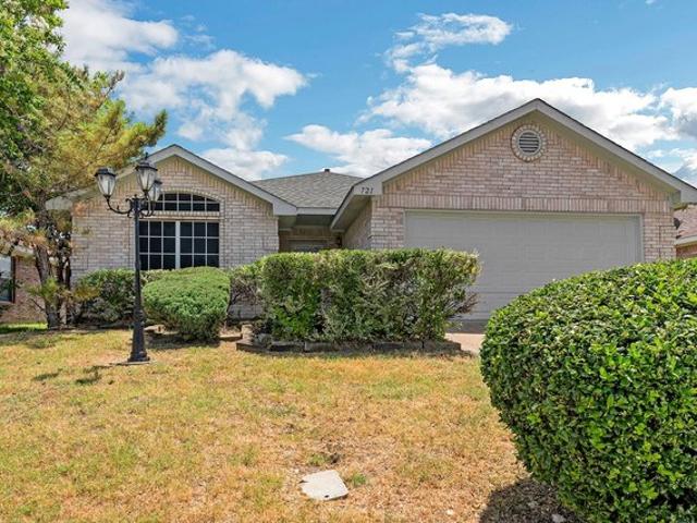 721 Somerset Dr, Cedar Hill, TX 75104