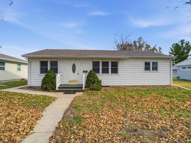721 SE 4th St, Waverly, IA 50677