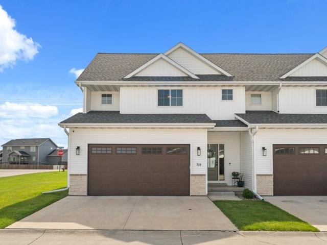 721 Spruce St NW, Bondurant, IA 50035