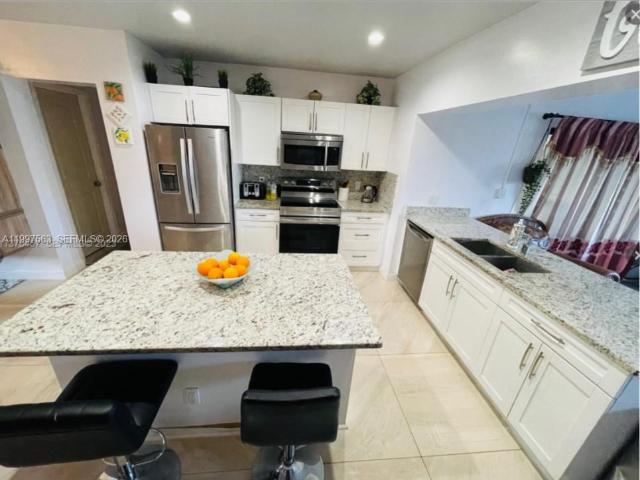 721 SW 69th Ave, Pembroke Pines, FL 33023 | MLS #A11997