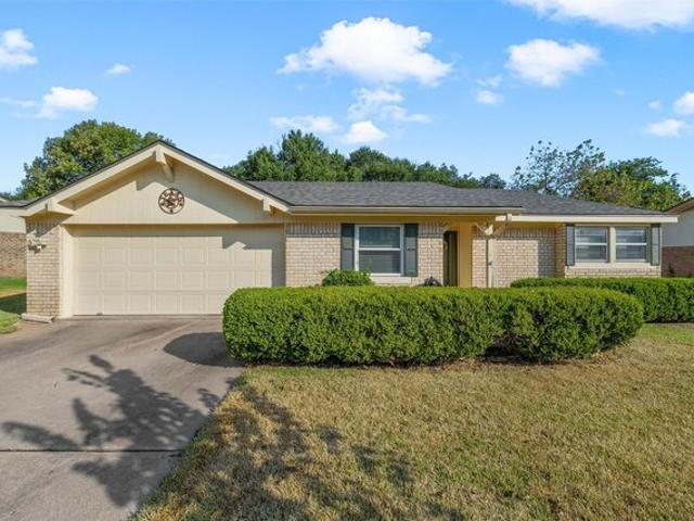 721 Pawnee Trl, Hewitt, TX 76643