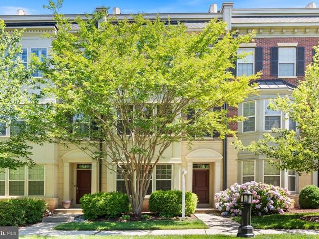 721 River Mist Dr, Oxon Hill, MD 20745