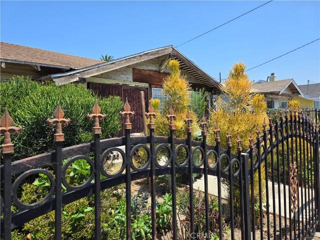 721 W 50th St, Los Angeles, CA 90037 | MLS #DW26079 | Compass
