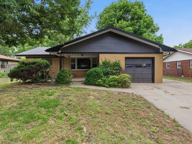 721 W Anita Dr, Haysville, KS 67060