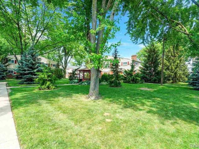 721 W Maple Road