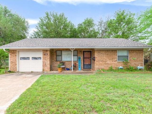 721 Water Crest Cir, Canton, TX 75103
