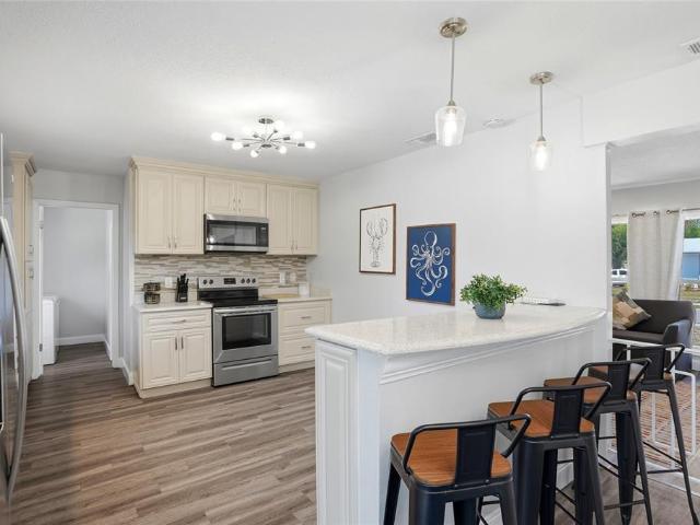 721 Village Pl, Brandon, FL 33511 | MLS #TB8500