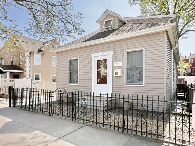 721 Vincent Avenue