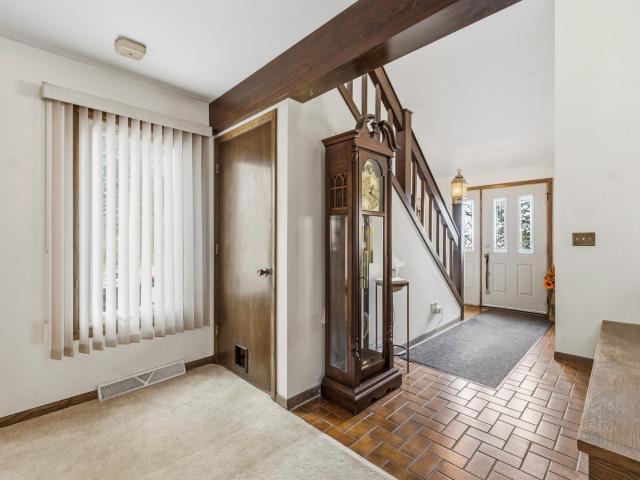 7224 Maple Ln